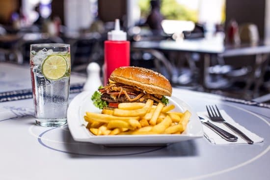 16 Restaurants And Food Joints In Osu, Accra (Fast Food) 🔥